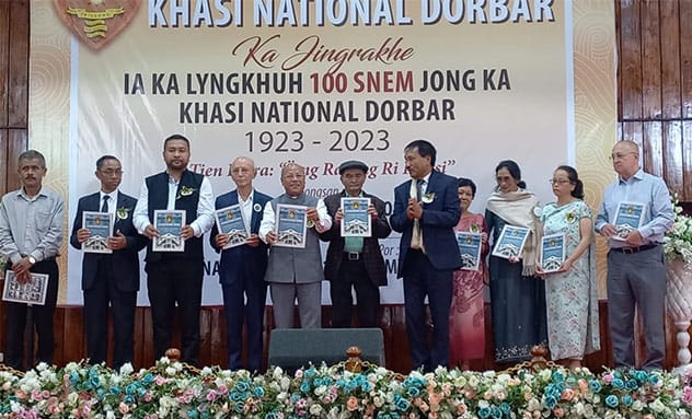 Yn shimti ka Dolly Parton bad Garth Brooks ban long ki nongpynïaid ka ACM